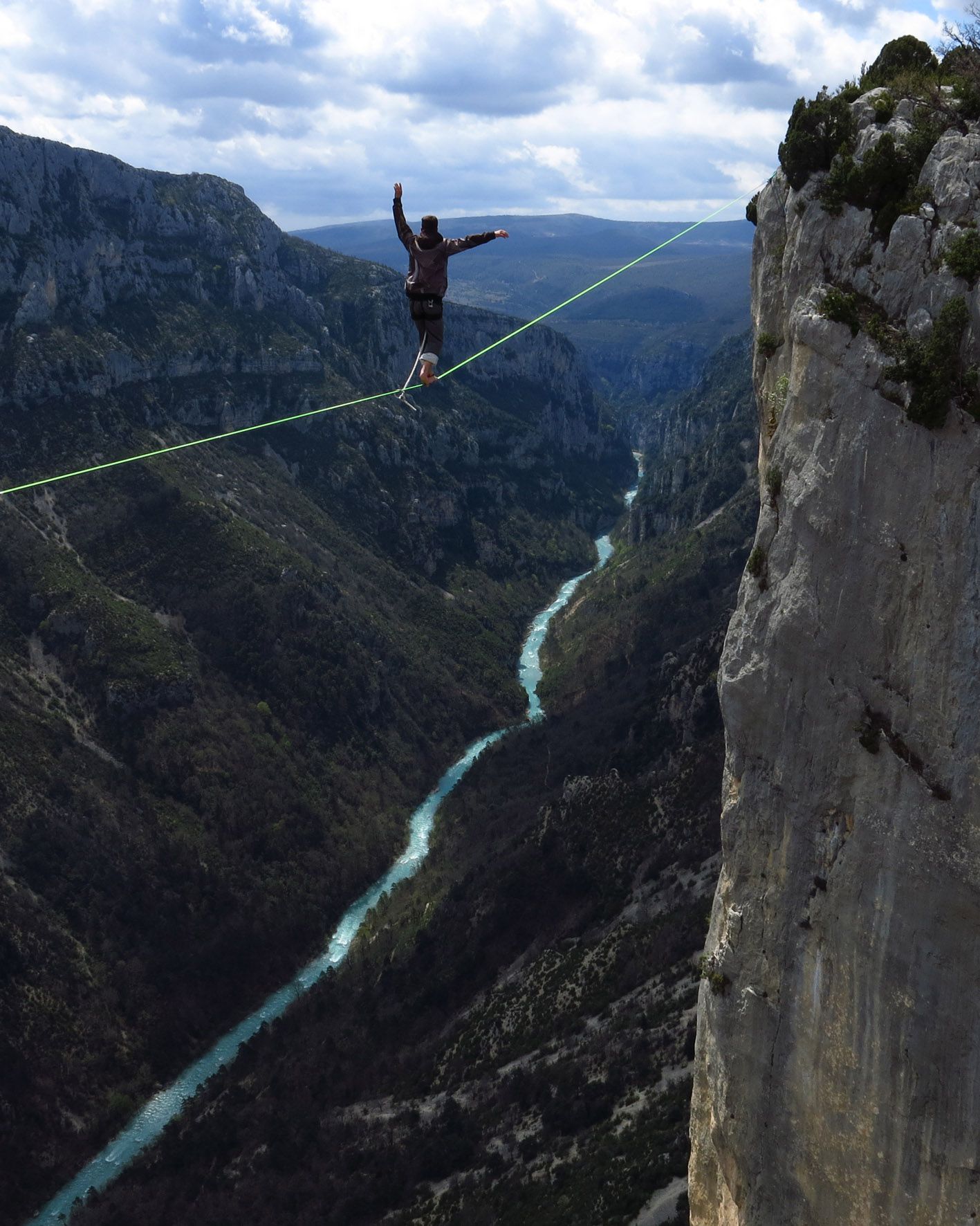 Avril in the sky Avril in the sky| BeSlack